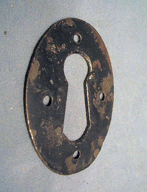 Keyholes, Keyhole Covers & Escutcheon