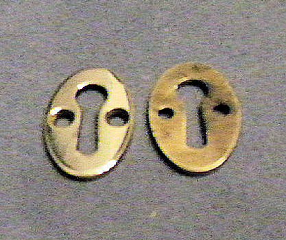 Keyholes, Keyhole Covers & Escutcheon
